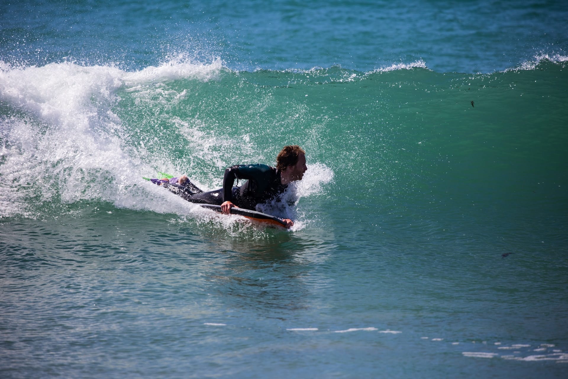 Découvrez les secrets du bodyboard : surfez la vague
